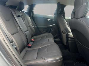 Grey Volvo V40 2016 in Kaunas, with an engine capacity of 2.00 L and mileage of 294 thousand km for 6999 €, photo 10 on AUTOMOTO.COM.LV