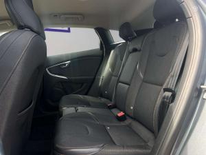 Grey Volvo V40 2016 in Kaunas, with an engine capacity of 2.00 L and mileage of 294 thousand km for 6999 €, photo 12 on AUTOMOTO.COM.LV
