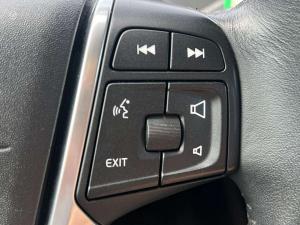 Grey Volvo V40 2016 in Kaunas, with an engine capacity of 2.00 L and mileage of 294 thousand km for 6999 €, photo 19 on AUTOMOTO.COM.LV