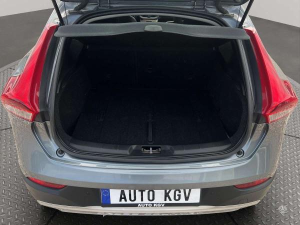 Pelēks Volvo V40 2016 Kauņa, ar dzinēja tilpumu 2.00 L un nobraukumu 294 tūkst. km par 6999 €, foto 11 vietnē AUTOMOTO.COM.LV