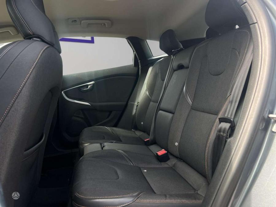 Pelēks Volvo V40 2016 Kauņa, ar dzinēja tilpumu 2.00 L un nobraukumu 294 tūkst. km par 6999 €, foto 12 vietnē AUTOMOTO.COM.LV
