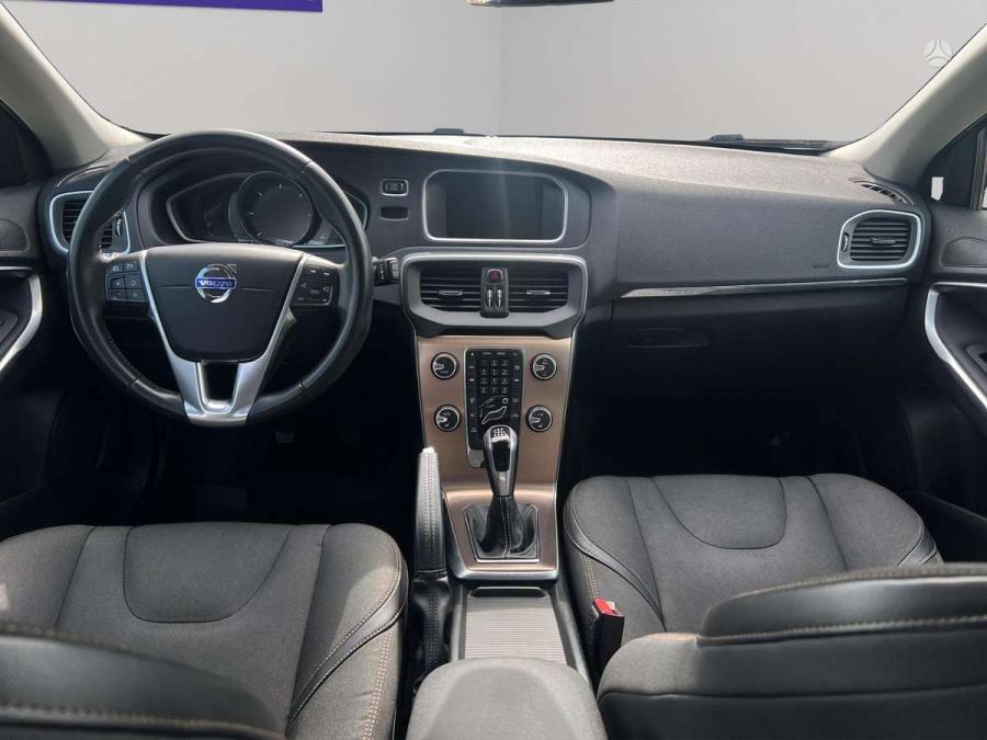 Pelēks Volvo V40 2016 Kauņa, ar dzinēja tilpumu 2.00 L un nobraukumu 294 tūkst. km par 6999 €, foto 13 vietnē AUTOMOTO.COM.LV