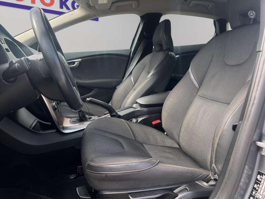 Pelēks Volvo V40 2016 Kauņa, ar dzinēja tilpumu 2.00 L un nobraukumu 294 tūkst. km par 6999 €, foto 15 vietnē AUTOMOTO.COM.LV