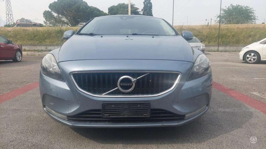 Grey Volvo V40 2016 in Panevezys, with an engine capacity of 1.97 L and mileage of 310 thousand km for 3100 €, photo 1 on AUTOMOTO.COM.LV