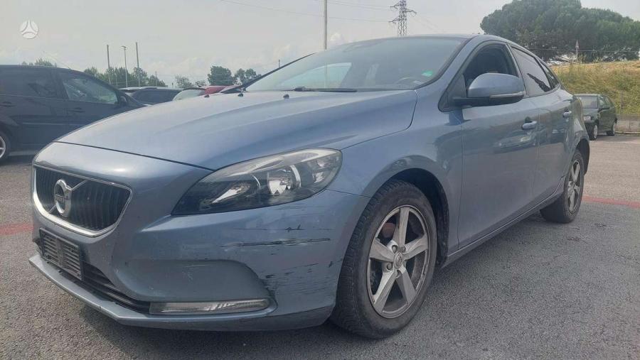 Grey Volvo V40 2016 in Panevezys, with an engine capacity of 1.97 L and mileage of 310 thousand km for 3100 €, photo 3 on AUTOMOTO.COM.LV