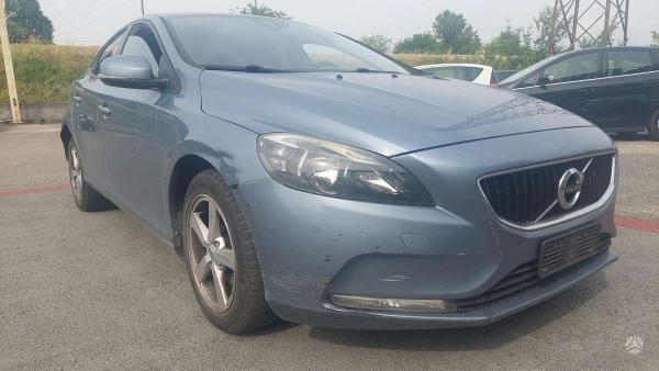 Grey Volvo V40 2016 in Panevezys, with an engine capacity of 1.97 L and mileage of 310 thousand km for 3100 €, photo 4 on AUTOMOTO.COM.LV