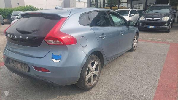 Grey Volvo V40 2016 in Panevezys, with an engine capacity of 1.97 L and mileage of 310 thousand km for 3100 €, photo 6 on AUTOMOTO.COM.LV