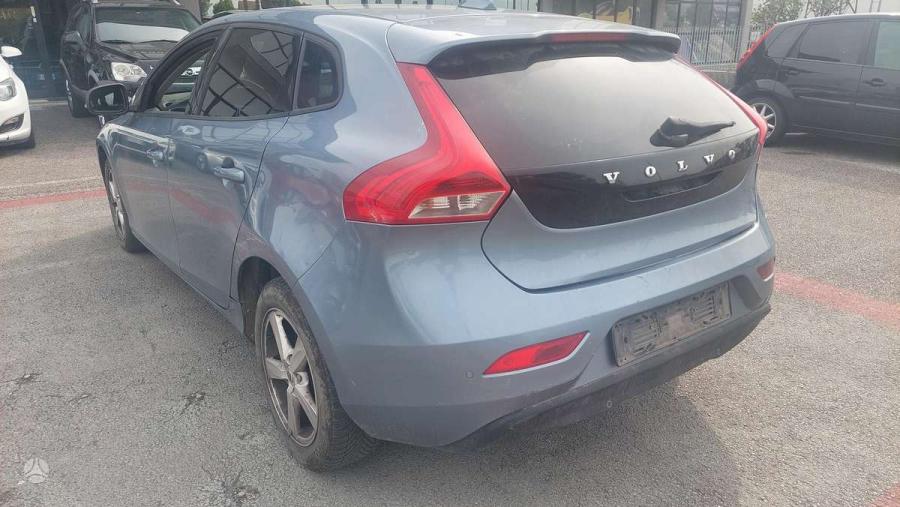 Grey Volvo V40 2016 in Panevezys, with an engine capacity of 1.97 L and mileage of 310 thousand km for 3100 €, photo 7 on AUTOMOTO.COM.LV