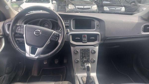 Grey Volvo V40 2016 in Panevezys, with an engine capacity of 1.97 L and mileage of 310 thousand km for 3100 €, photo 8 on AUTOMOTO.COM.LV