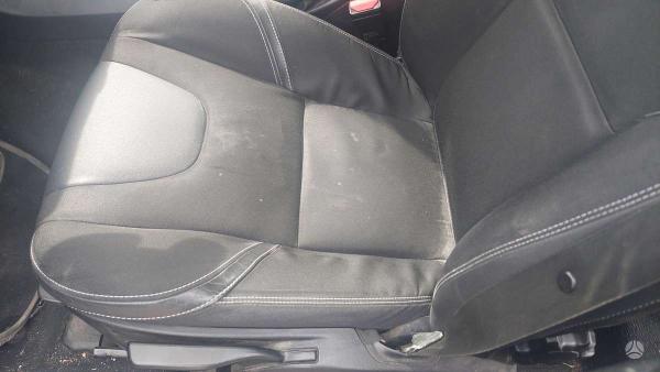 Grey Volvo V40 2016 in Panevezys, with an engine capacity of 1.97 L and mileage of 310 thousand km for 3100 €, photo 9 on AUTOMOTO.COM.LV
