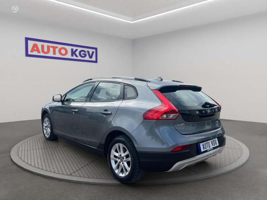 Grey Volvo V40 2016 in Kaunas, with an engine capacity of 2.00 L and mileage of 294 thousand km for 6999 €, photo 4 on AUTOMOTO.COM.LV