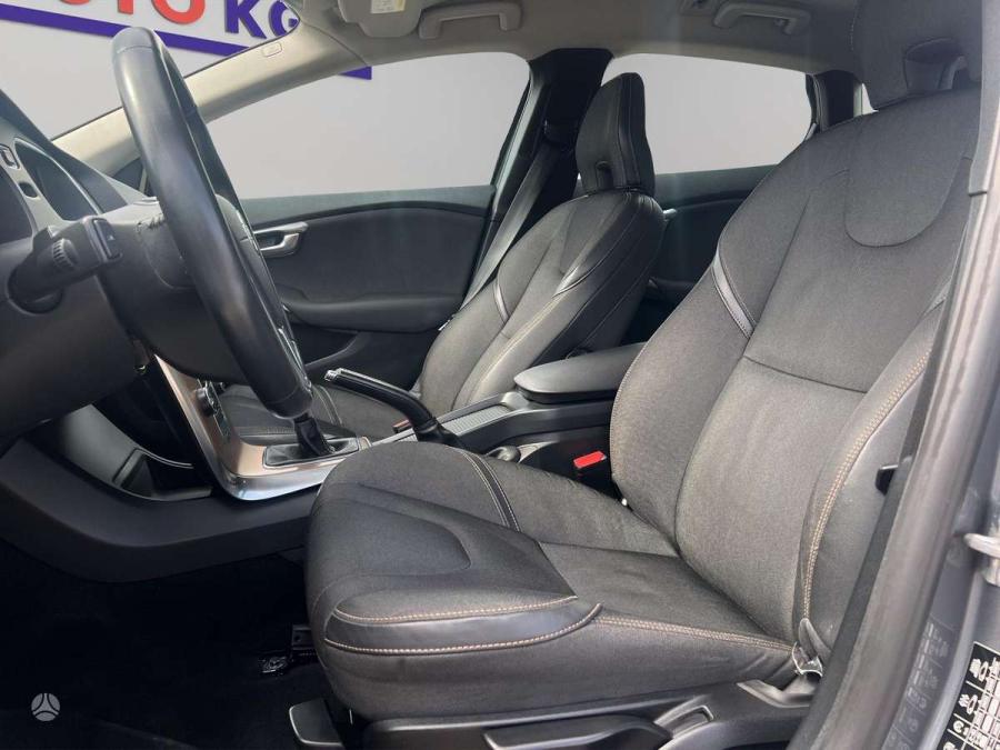 Grey Volvo V40 2016 in Kaunas, with an engine capacity of 2.00 L and mileage of 294 thousand km for 6999 €, photo 15 on AUTOMOTO.COM.LV