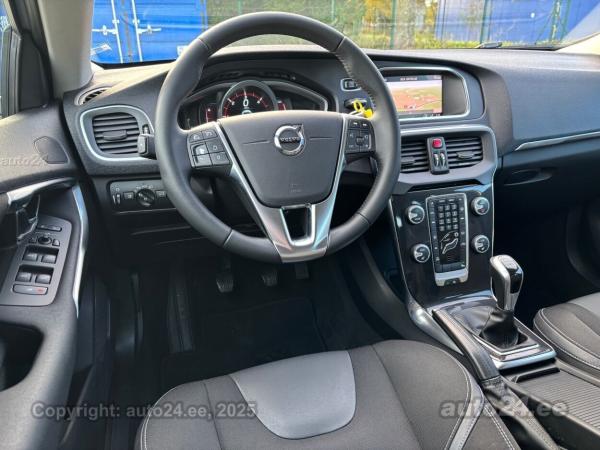 Pelēks Volvo V40 2017 Paide, ar dzinēja tilpumu 2.00 L un nobraukumu 290 tūkst. km par 8590 €, foto 11 vietnē AUTOMOTO.COM.LV