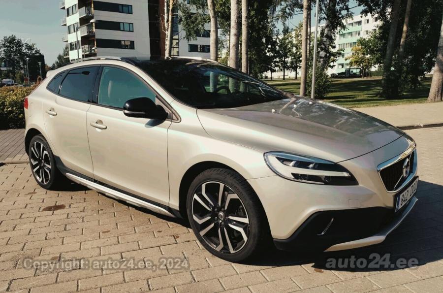 Grey Volvo V40 2017 in Parnu, with an engine capacity of 2.00 L and mileage of 82 thousand km for 16900 €, photo 2 on AUTOMOTO.COM.LV