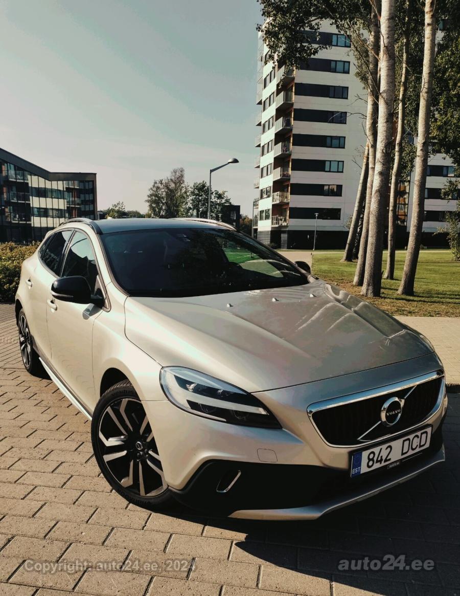 Grey Volvo V40 2017 in Parnu, with an engine capacity of 2.00 L and mileage of 82 thousand km for 16900 €, photo 4 on AUTOMOTO.COM.LV