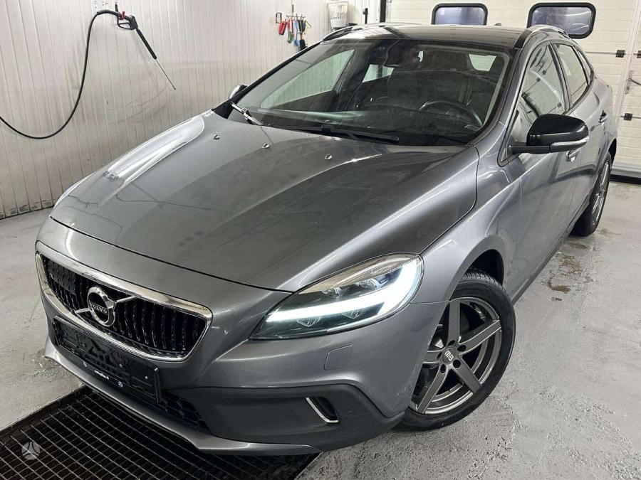 Pelēks Volvo V40 2017 Kauņa, ar dzinēja tilpumu 2.00 L un nobraukumu 173 tūkst. km par 10950 €, foto 1 vietnē AUTOMOTO.COM.LV