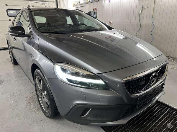 Grey Volvo V40 2017 in Kaunas, with an engine capacity of 2.00 L and mileage of 173 thousand km for 10950 €, photo 2 on AUTOMOTO.COM.LV