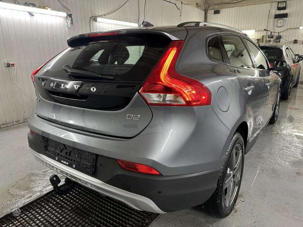 Grey Volvo V40 2017 in Kaunas, with an engine capacity of 2.00 L and mileage of 173 thousand km for 10950 €, photo 3 on AUTOMOTO.COM.LV