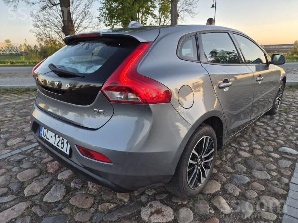 Grey Volvo V40 2017 in Daugavpils, with an engine capacity of 2.00 L and mileage of 223 thousand km for 9200 €, photo 4 on AUTOMOTO.COM.LV