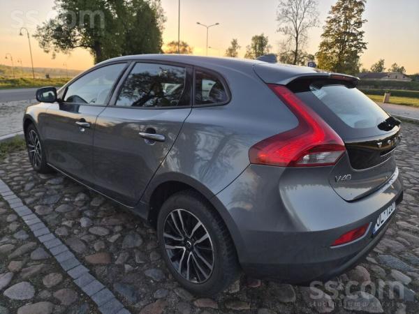 Grey Volvo V40 2017 in Daugavpils, with an engine capacity of 2.00 L and mileage of 223 thousand km for 9200 €, photo 5 on AUTOMOTO.COM.LV