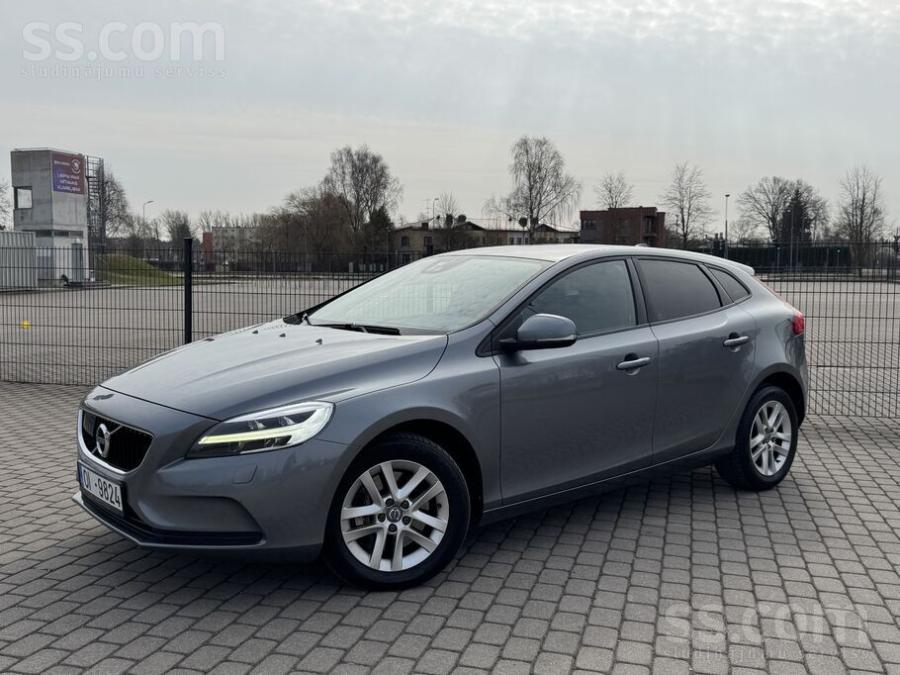 Pelēks Volvo V40 2017 Jelgava, ar dzinēja tilpumu 2.00 L un nobraukumu 234 tūkst. km par 10900 €, foto 1 vietnē AUTOMOTO.COM.LV