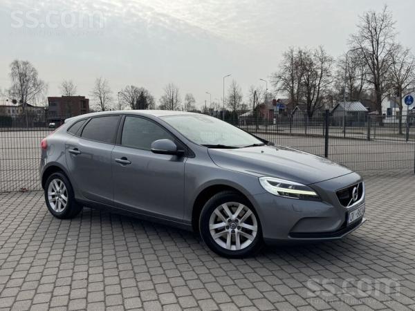 Pelēks Volvo V40 2017 Jelgava, ar dzinēja tilpumu 2.00 L un nobraukumu 234 tūkst. km par 10900 €, foto 3 vietnē AUTOMOTO.COM.LV