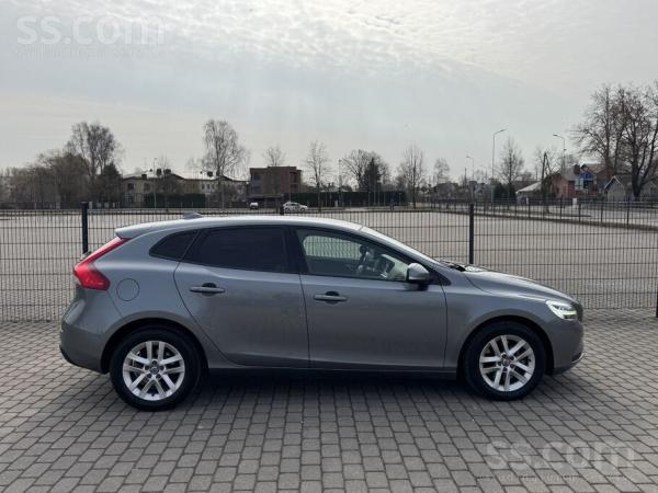 Pelēks Volvo V40 2017 Jelgava, ar dzinēja tilpumu 2.00 L un nobraukumu 234 tūkst. km par 10900 €, foto 5 vietnē AUTOMOTO.COM.LV
