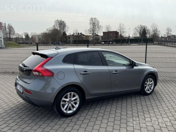 Pelēks Volvo V40 2017 Jelgava, ar dzinēja tilpumu 2.00 L un nobraukumu 234 tūkst. km par 10900 €, foto 6 vietnē AUTOMOTO.COM.LV