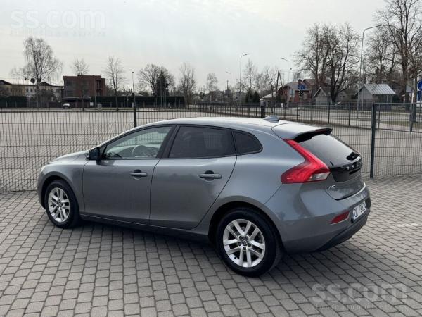 Pelēks Volvo V40 2017 Jelgava, ar dzinēja tilpumu 2.00 L un nobraukumu 234 tūkst. km par 10900 €, foto 8 vietnē AUTOMOTO.COM.LV