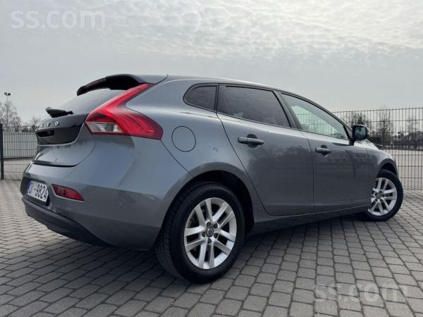 Pelēks Volvo V40 2017 Jelgava, ar dzinēja tilpumu 2.00 L un nobraukumu 234 tūkst. km par 10900 €, foto 9 vietnē AUTOMOTO.COM.LV