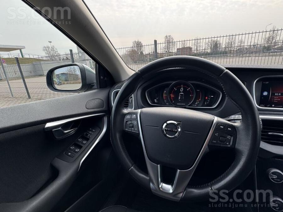 Pelēks Volvo V40 2017 Jelgava, ar dzinēja tilpumu 2.00 L un nobraukumu 234 tūkst. km par 10900 €, foto 14 vietnē AUTOMOTO.COM.LV