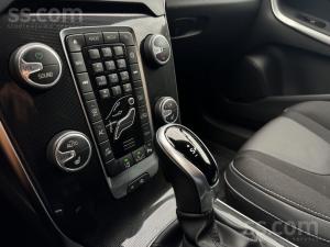Pelēks Volvo V40 2017 Jelgava, ar dzinēja tilpumu 2.00 L un nobraukumu 234 tūkst. km par 10900 €, foto 15 vietnē AUTOMOTO.COM.LV