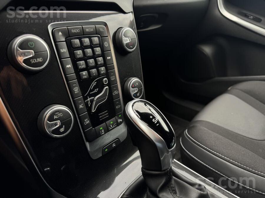 Pelēks Volvo V40 2017 Jelgava, ar dzinēja tilpumu 2.00 L un nobraukumu 234 tūkst. km par 10900 €, foto 15 vietnē AUTOMOTO.COM.LV