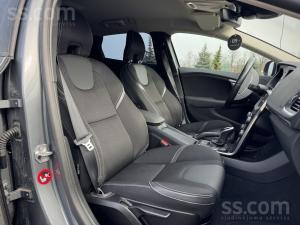 Pelēks Volvo V40 2017 Jelgava, ar dzinēja tilpumu 2.00 L un nobraukumu 234 tūkst. km par 10900 €, foto 17 vietnē AUTOMOTO.COM.LV