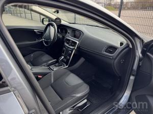 Pelēks Volvo V40 2017 Jelgava, ar dzinēja tilpumu 2.00 L un nobraukumu 234 tūkst. km par 10900 €, foto 18 vietnē AUTOMOTO.COM.LV