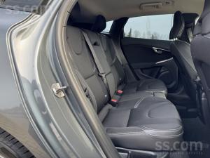 Pelēks Volvo V40 2017 Jelgava, ar dzinēja tilpumu 2.00 L un nobraukumu 234 tūkst. km par 10900 €, foto 19 vietnē AUTOMOTO.COM.LV