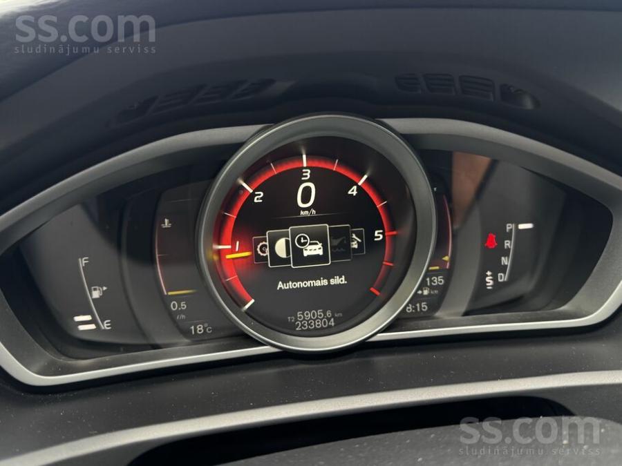 Pelēks Volvo V40 2017 Jelgava, ar dzinēja tilpumu 2.00 L un nobraukumu 234 tūkst. km par 10900 €, foto 23 vietnē AUTOMOTO.COM.LV