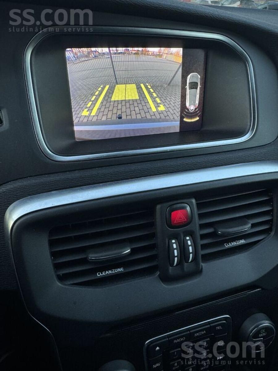 Pelēks Volvo V40 2017 Jelgava, ar dzinēja tilpumu 2.00 L un nobraukumu 234 tūkst. km par 10900 €, foto 24 vietnē AUTOMOTO.COM.LV