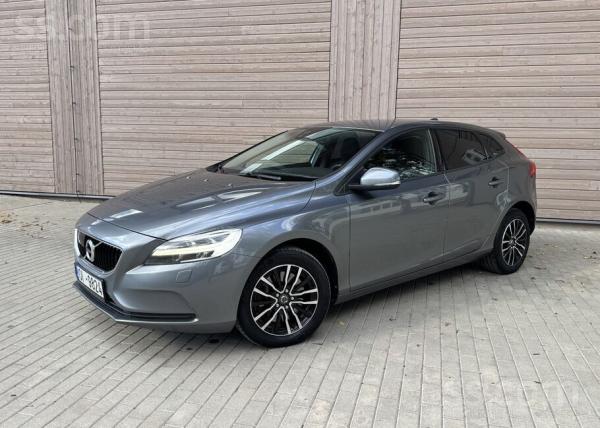 Grey Volvo V40 2017 in Jelgava, with an engine capacity of 2.00 L and mileage of 235 thousand km for 10300 €, photo 4 on AUTOMOTO.COM.LV