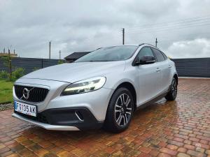 Grey Volvo V40 2017 in Vilnius, with an engine capacity of 2.00 L and mileage of 233 thousand km for 8399 €, photo  on AUTOMOTO.COM.LV