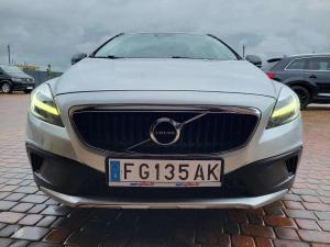 Grey Volvo V40 2017 in Vilnius, with an engine capacity of 2.00 L and mileage of 233 thousand km for 8399 €, photo 3 on AUTOMOTO.COM.LV