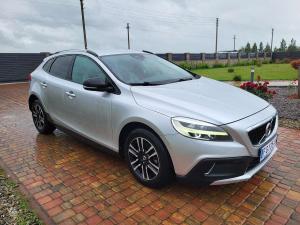 Grey Volvo V40 2017 in Vilnius, with an engine capacity of 2.00 L and mileage of 233 thousand km for 8399 €, photo 4 on AUTOMOTO.COM.LV