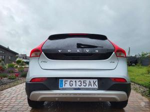Grey Volvo V40 2017 in Vilnius, with an engine capacity of 2.00 L and mileage of 233 thousand km for 8399 €, photo 8 on AUTOMOTO.COM.LV