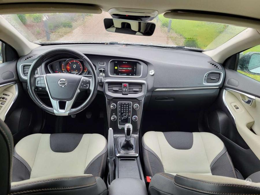 Grey Volvo V40 2017 in Vilnius, with an engine capacity of 2.00 L and mileage of 233 thousand km for 8399 €, photo 10 on AUTOMOTO.COM.LV