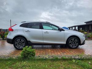 Grey Volvo V40 2017 in Vilnius, with an engine capacity of 2.00 L and mileage of 233 thousand km for 8399 €, photo 11 on AUTOMOTO.COM.LV