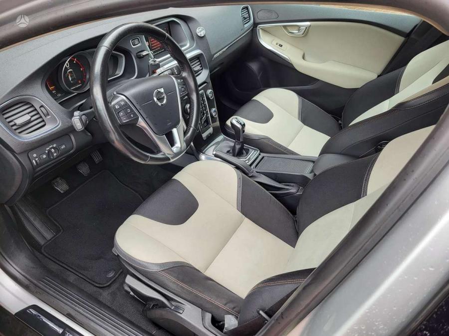 Grey Volvo V40 2017 in Vilnius, with an engine capacity of 2.00 L and mileage of 233 thousand km for 8399 €, photo 12 on AUTOMOTO.COM.LV