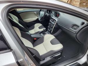 Grey Volvo V40 2017 in Vilnius, with an engine capacity of 2.00 L and mileage of 233 thousand km for 8399 €, photo 14 on AUTOMOTO.COM.LV