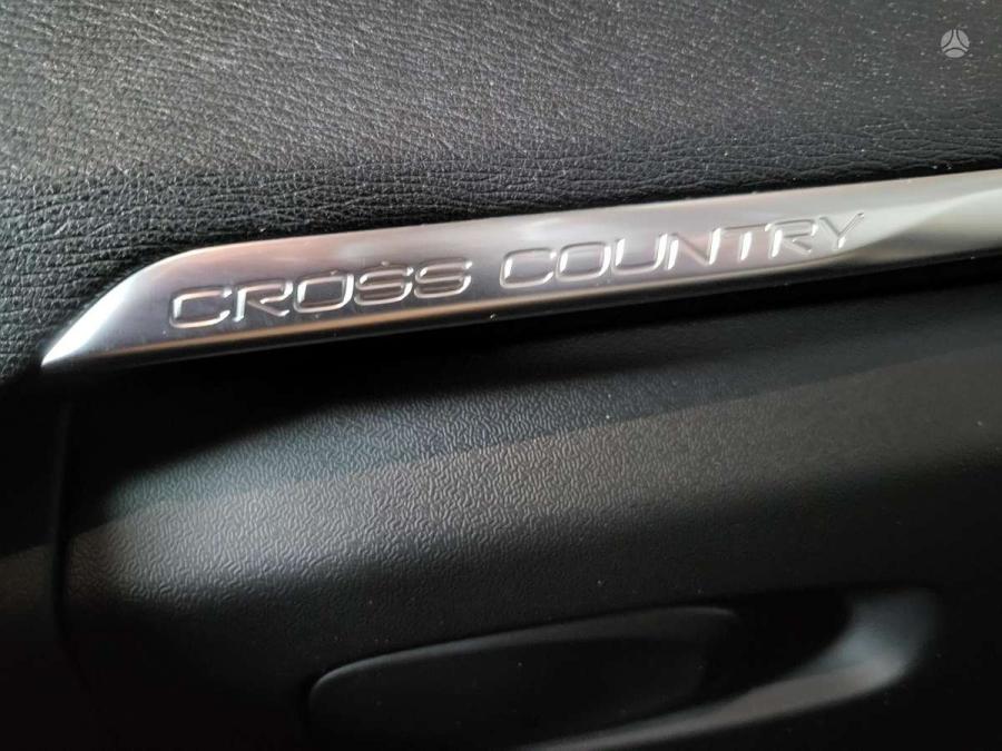 Grey Volvo V40 2017 in Vilnius, with an engine capacity of 2.00 L and mileage of 233 thousand km for 8399 €, photo 16 on AUTOMOTO.COM.LV