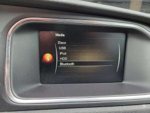 Grey Volvo V40 2017 in Vilnius, with an engine capacity of 2.00 L and mileage of 233 thousand km for 8399 €, photo 22 on AUTOMOTO.COM.LV