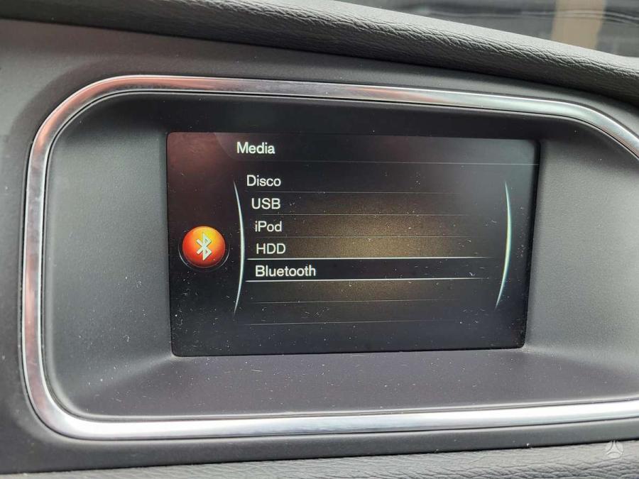 Grey Volvo V40 2017 in Vilnius, with an engine capacity of 2.00 L and mileage of 233 thousand km for 8399 €, photo 22 on AUTOMOTO.COM.LV
